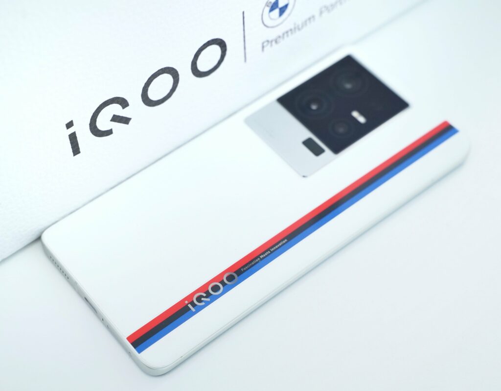 iQoo 11 - First phone with Snapdragon 8 Gen 2 SoC launched in India ...