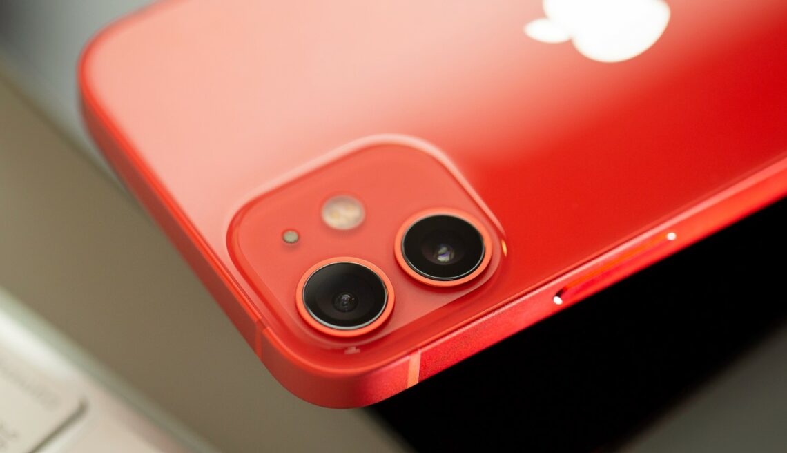 Apple Likely to Bring Back Vertical Camera Layout with iPhone 16 ...