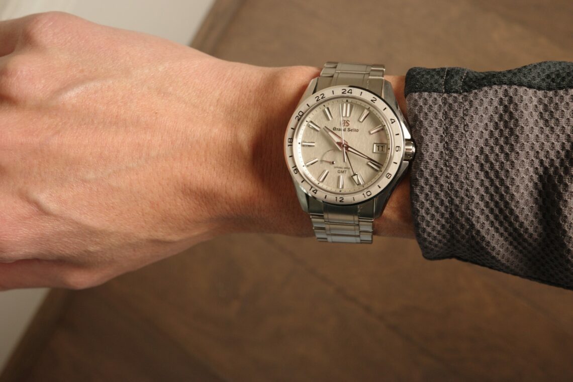 Exploring the Grand Seiko SBGE285: The Perfect Fusion of Precision and ...