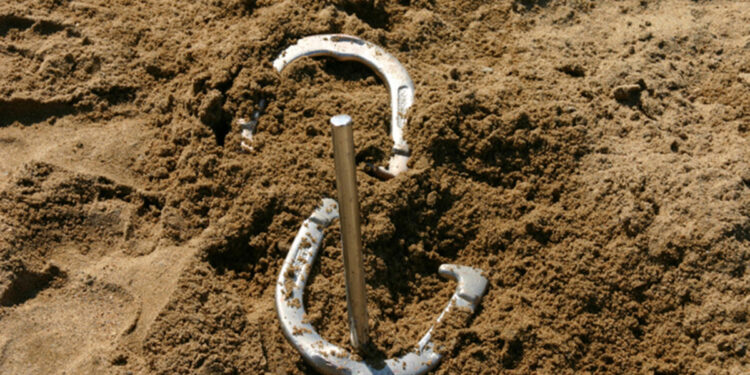 How to Play Horseshoes - TechStory