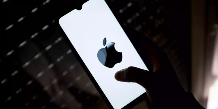Apple Issues Warning On 'Spyware Attacks' on iPhone Users - TechStory
